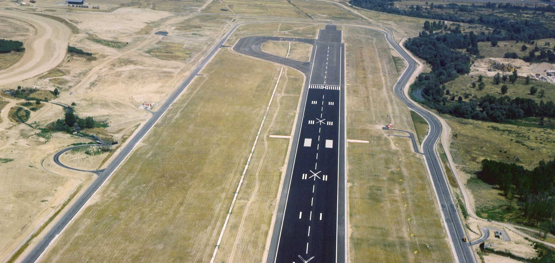 Pistas de aterrizaje y campos de vuelo - Sando