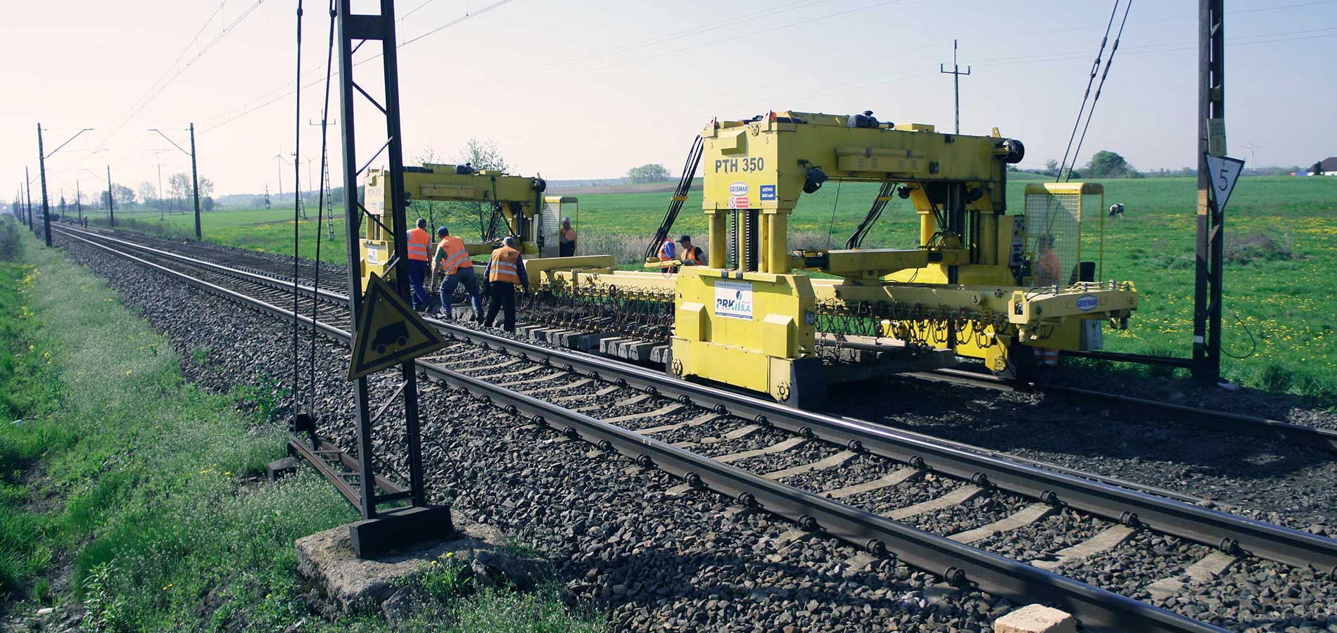 Plataformas ferroviarias y electrificación de vías - Sando